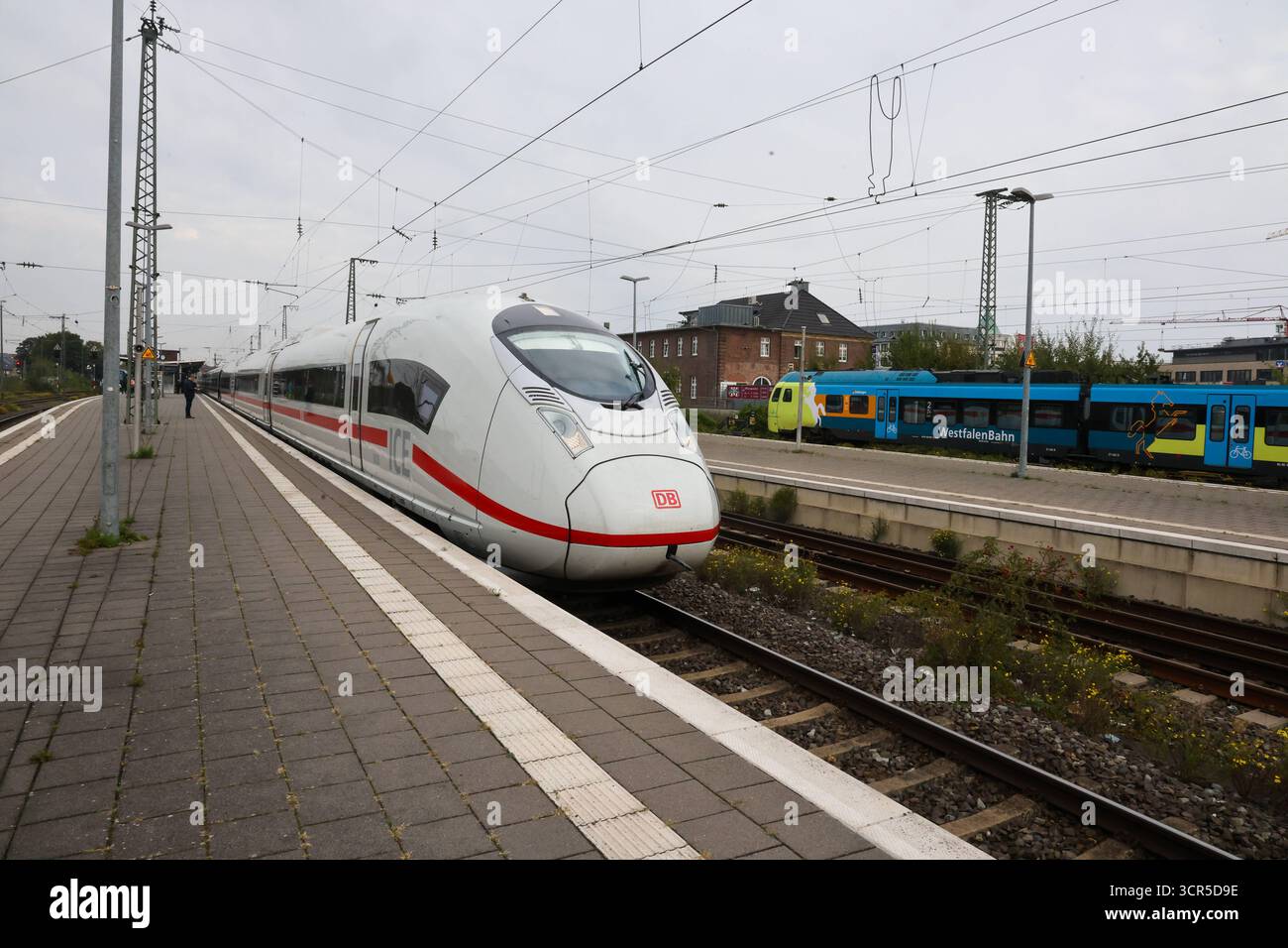 Eisenbahnverkehr in Rheine. Schneller als geplant: ICE 3neo zwischen ...