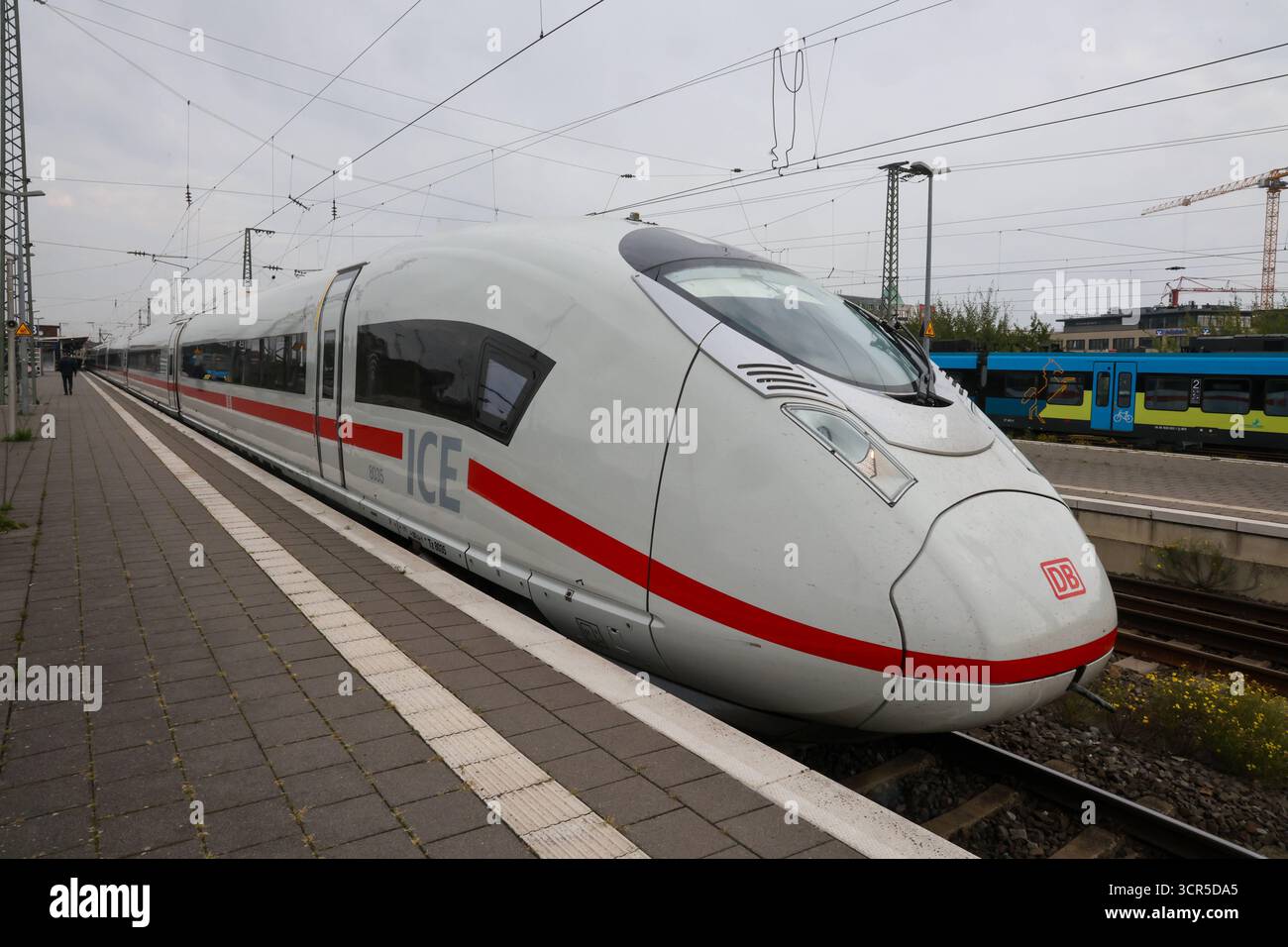 Eisenbahnverkehr in Rheine. Schneller als geplant: ICE 3neo zwischen Berlin und Amsterdam im ...