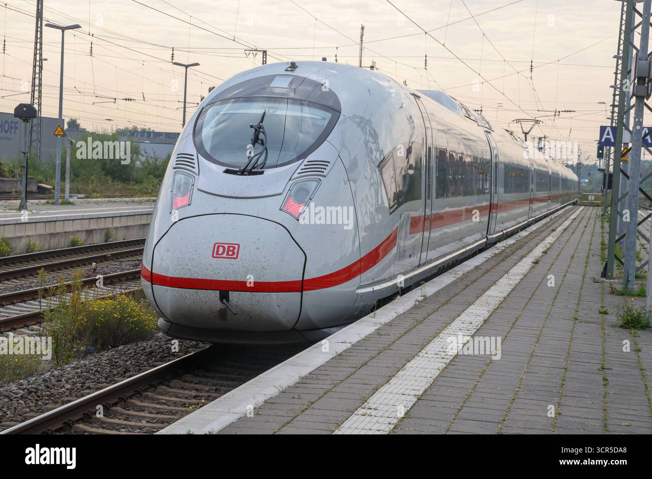 Eisenbahnverkehr in Rheine. Schneller als geplant: ICE 3neo zwischen ...