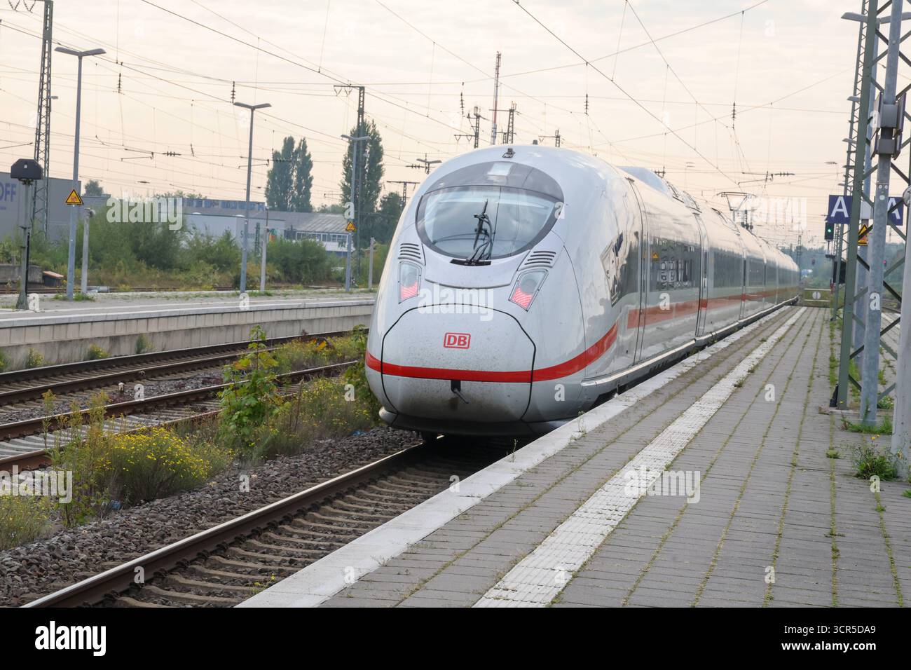 Eisenbahnverkehr in Rheine. Schneller als geplant: ICE 3neo zwischen ...