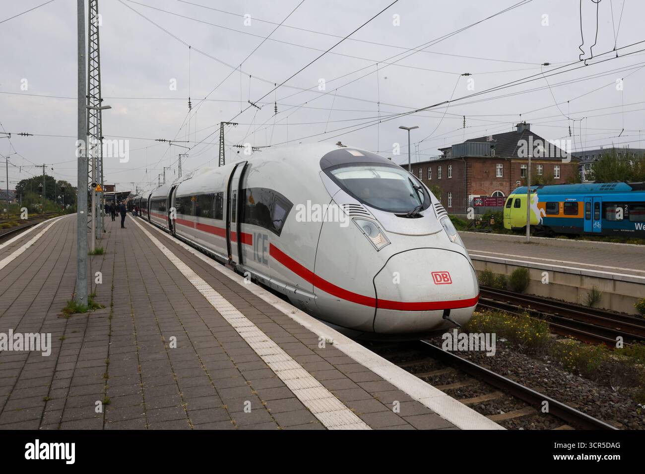 Eisenbahnverkehr in Rheine. Schneller als geplant: ICE 3neo zwischen ...