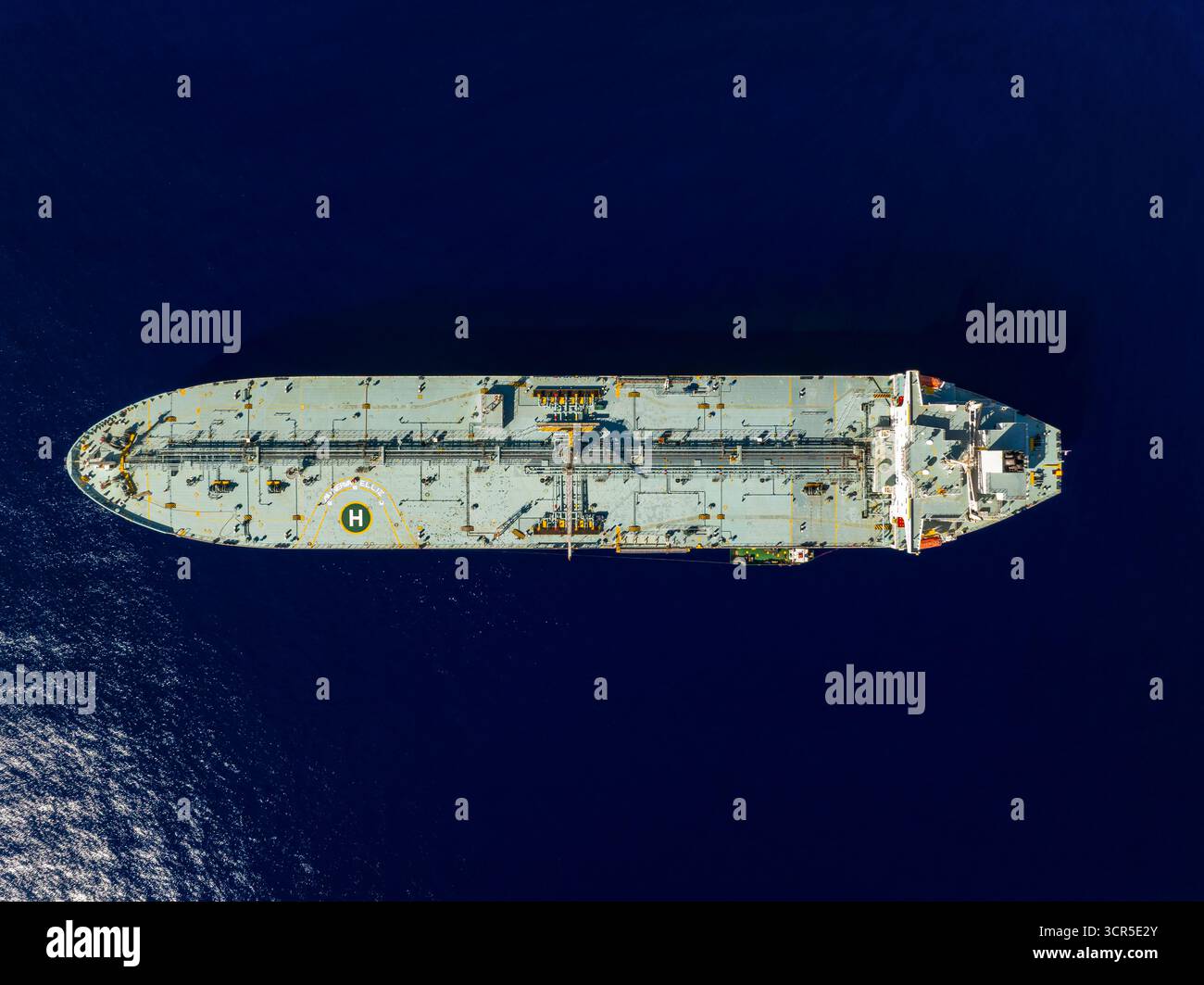 Top view oil tanker sea hi-res stock photography and images - Alamy