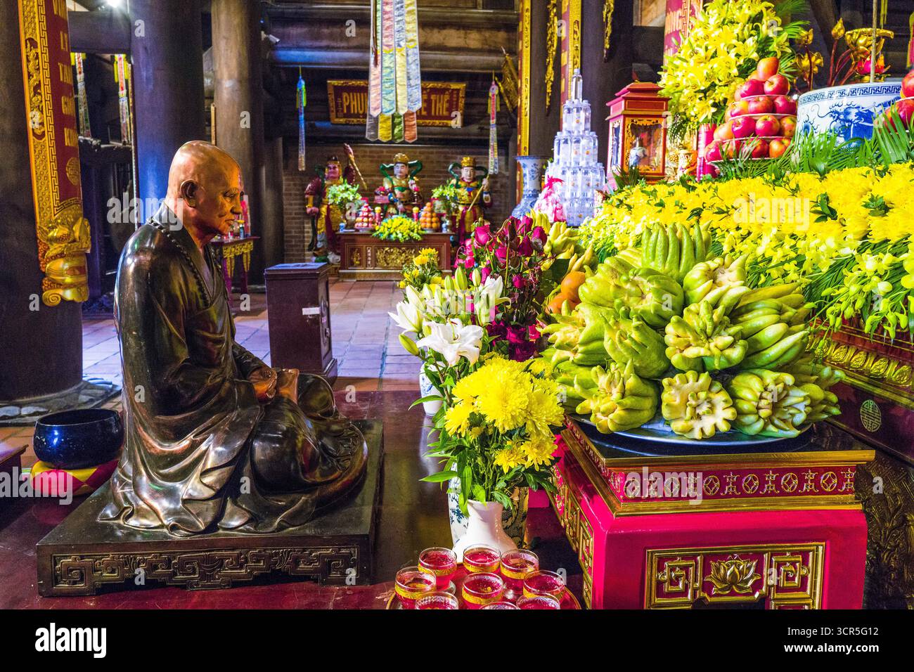 Vietnam, Sapa, Fansipan, Buddhist temple Stock Photo - Alamy