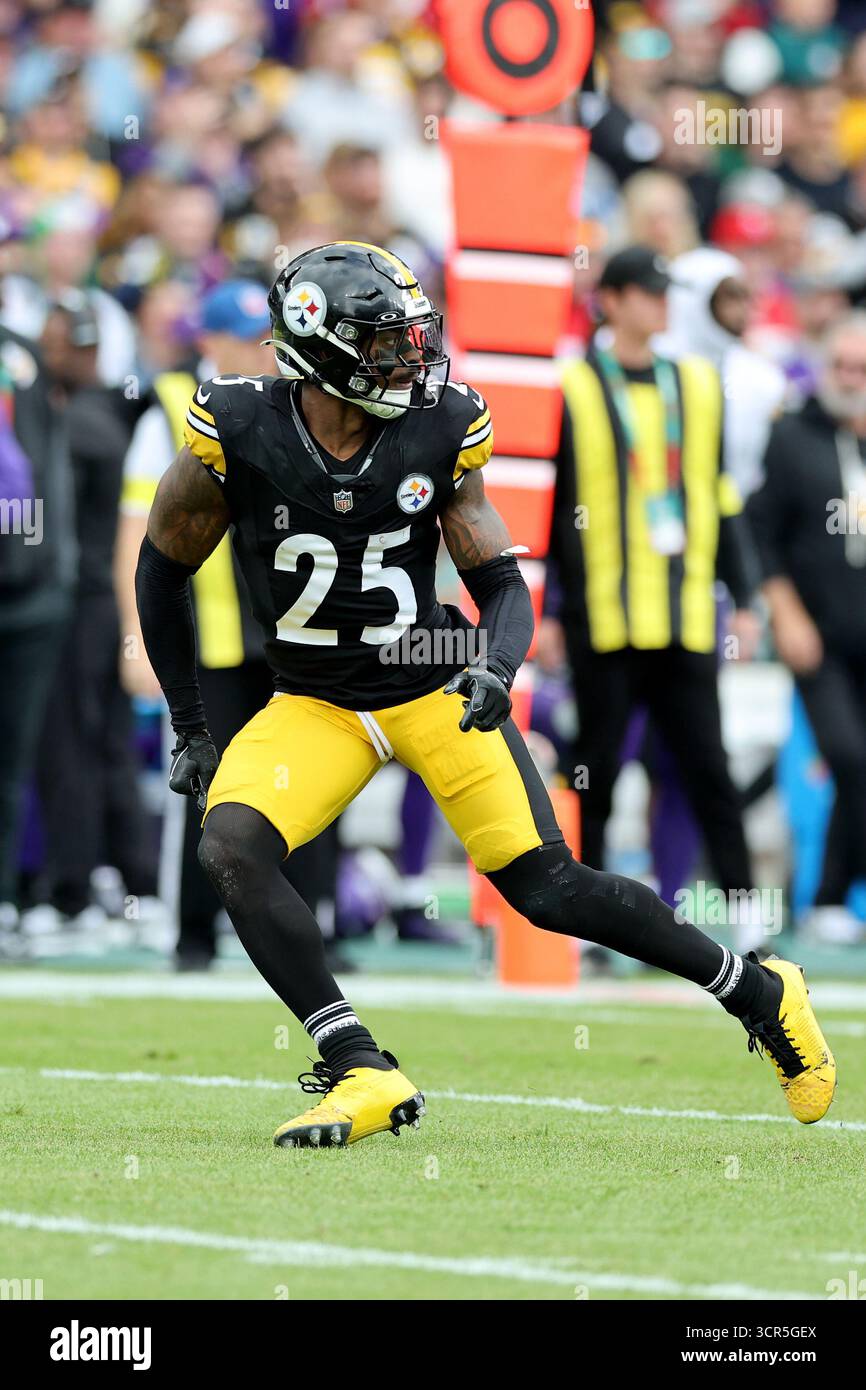 Pittsburgh Steelers DeShon Elliott (25) defends against the Minnesota ...