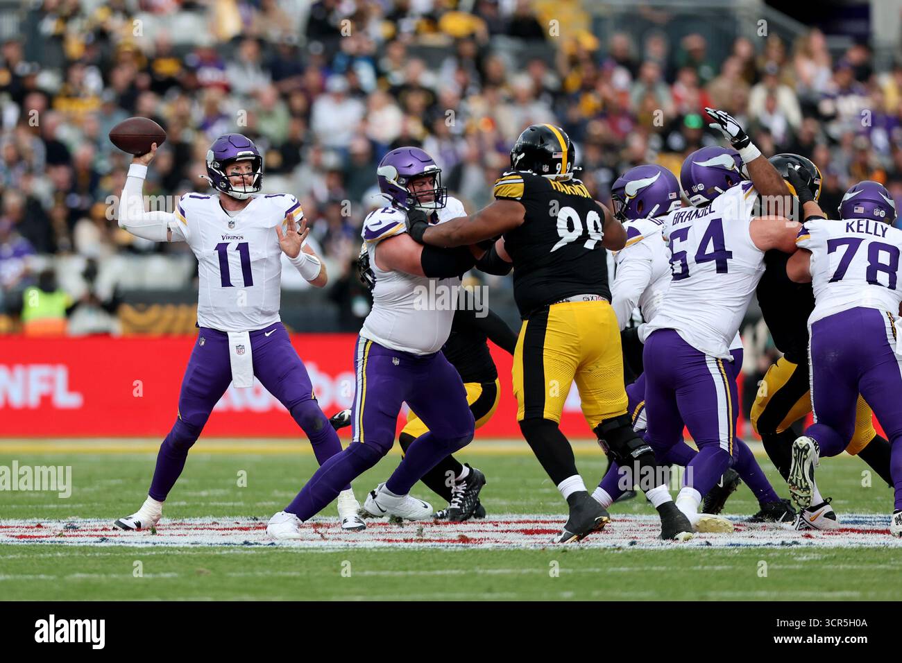 Minnesota Vikings QB Carson Wentz (11) in action against the Pittsburgh ...