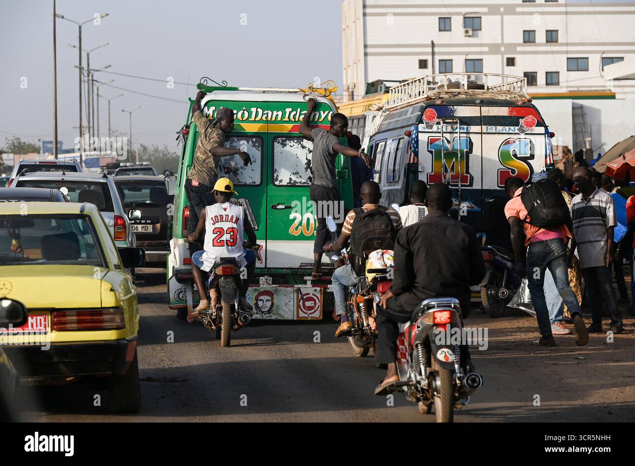 MALI, Bamako, Taxi Bamako, old Mercedes Benz Bus Taxi Stock Photo - Alamy