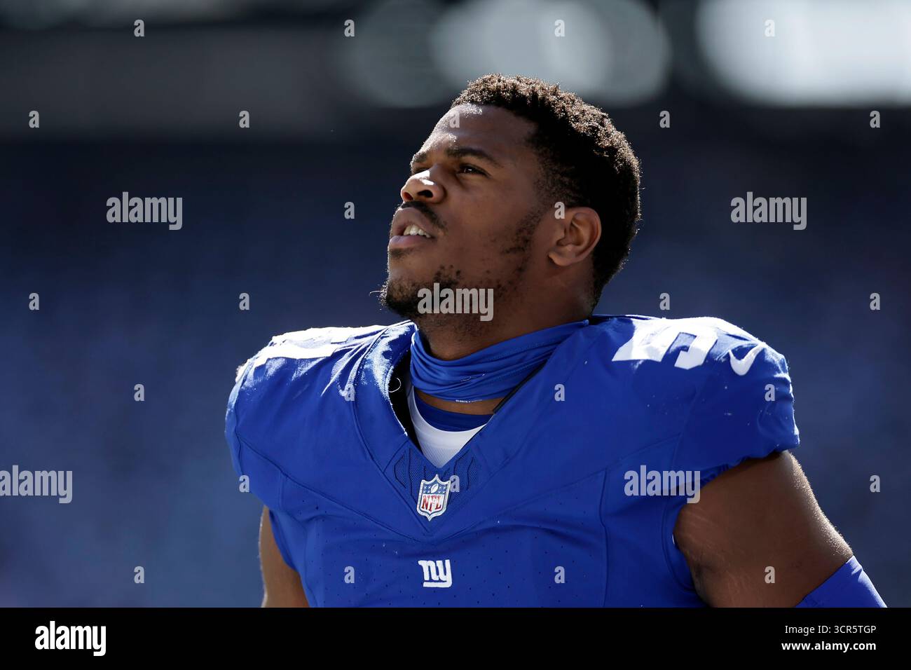 New York Giants linebacker Abdul Carter (51) warms up before an NFL ...