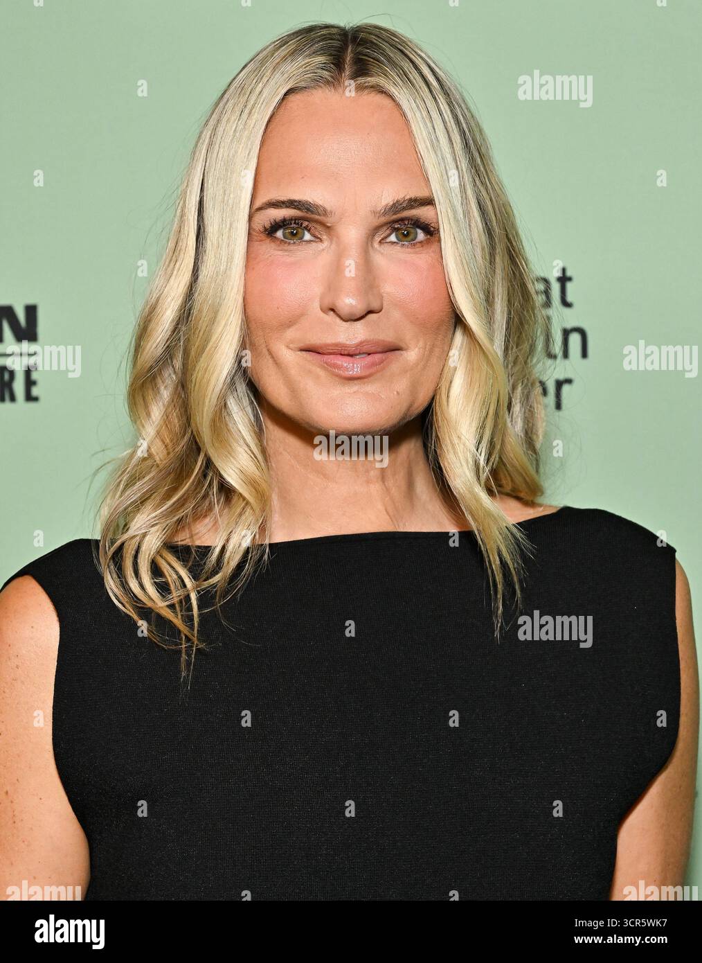 Molly Sims attends the premiere of "Springsteen: Deliver Me From ...
