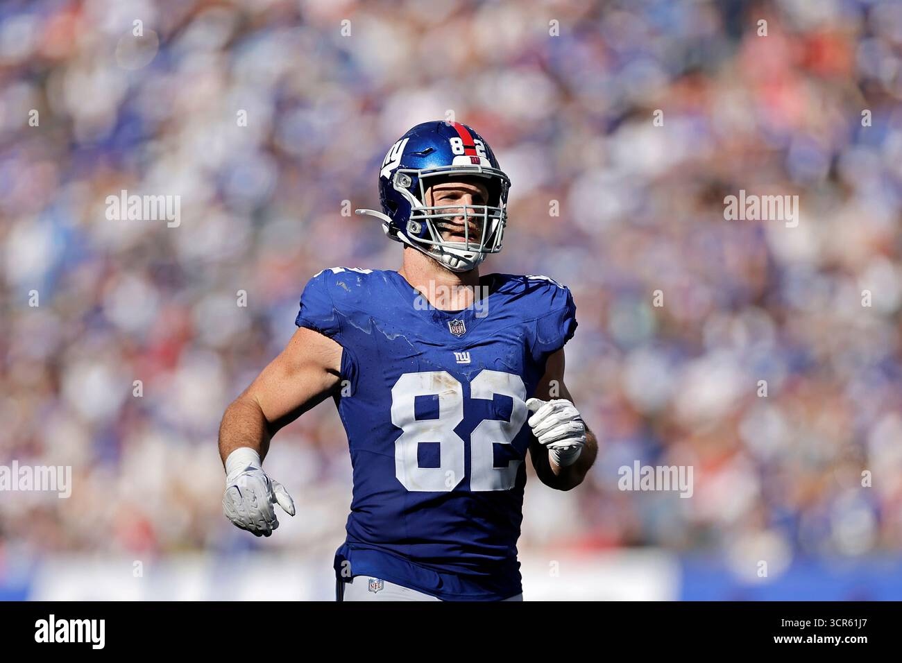 New York Giants tight end Daniel Bellinger (82) runs during an NFL ...