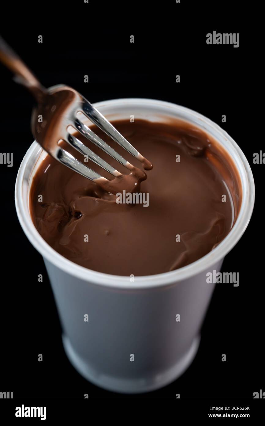 Pudding-mit-Gabel-Trend, Symbolbild Oldenburg, Deutschland, 29.09.2025 ...