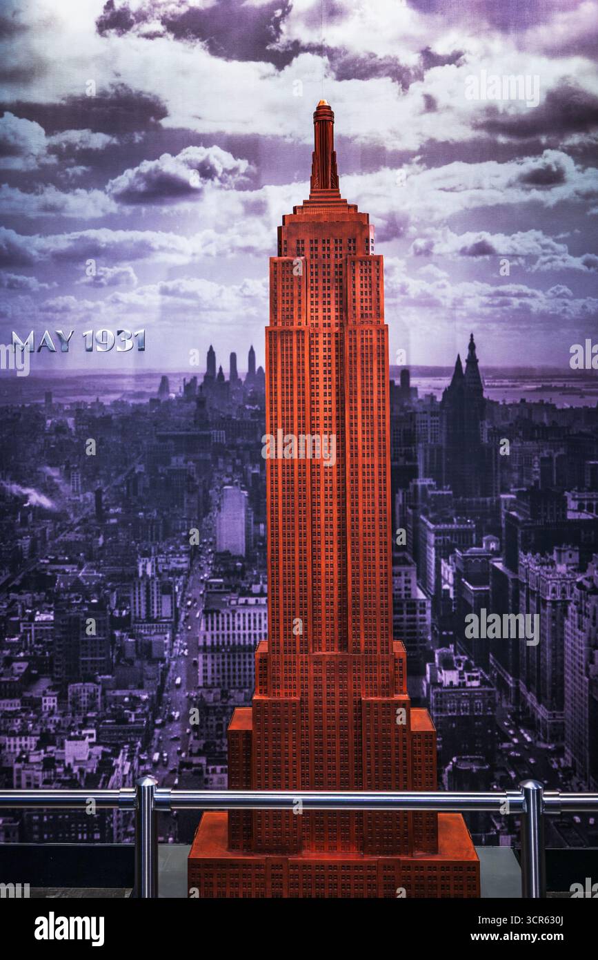 Historical red model empire hi-res stock photography and images - Alamy