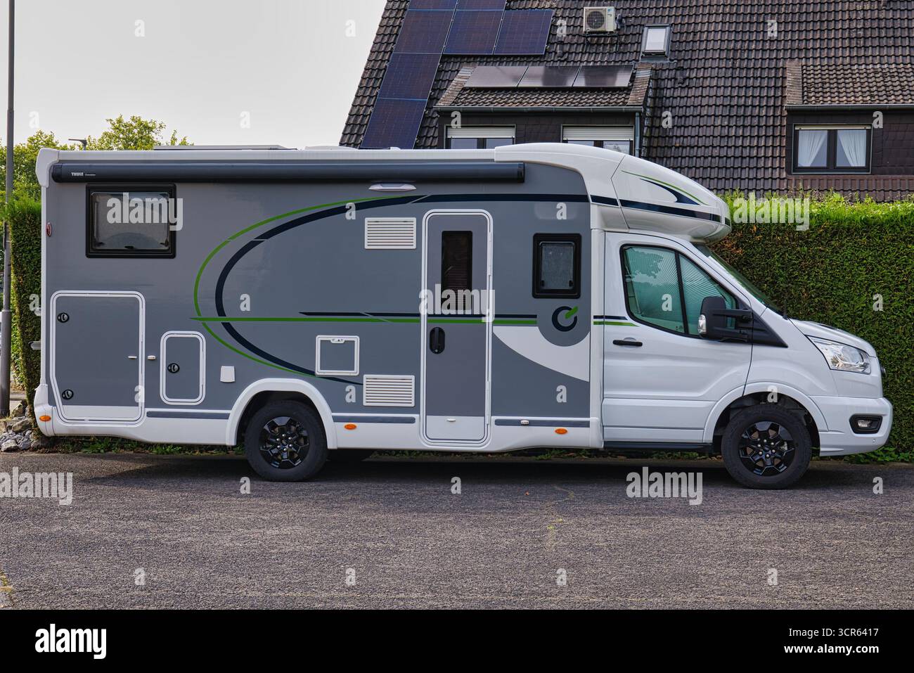 Suburban rv hi-res stock photography and images - Alamy