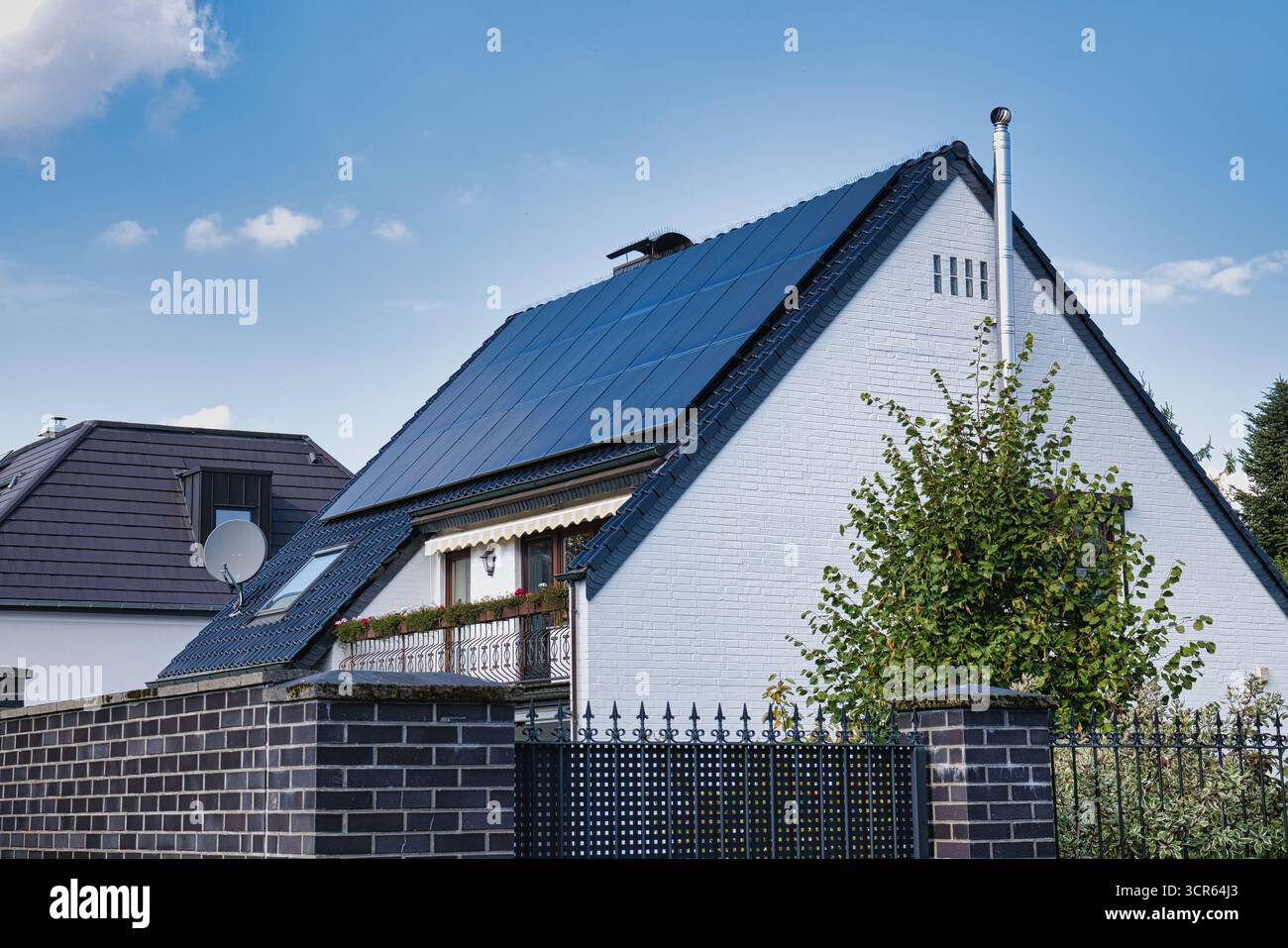 White eco friendly solar hi-res stock photography and images - Alamy