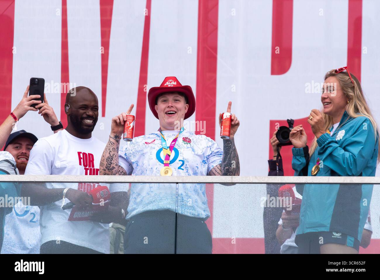 Red roses rugby womens world cup hi-res stock photography and images ...