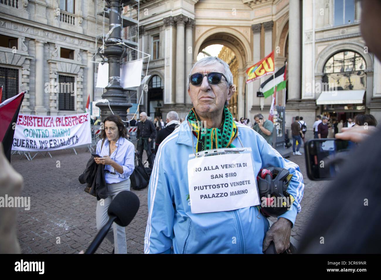 Milan, Palazzo Marino, Piazza della Scala, Hands Off Meazza ...