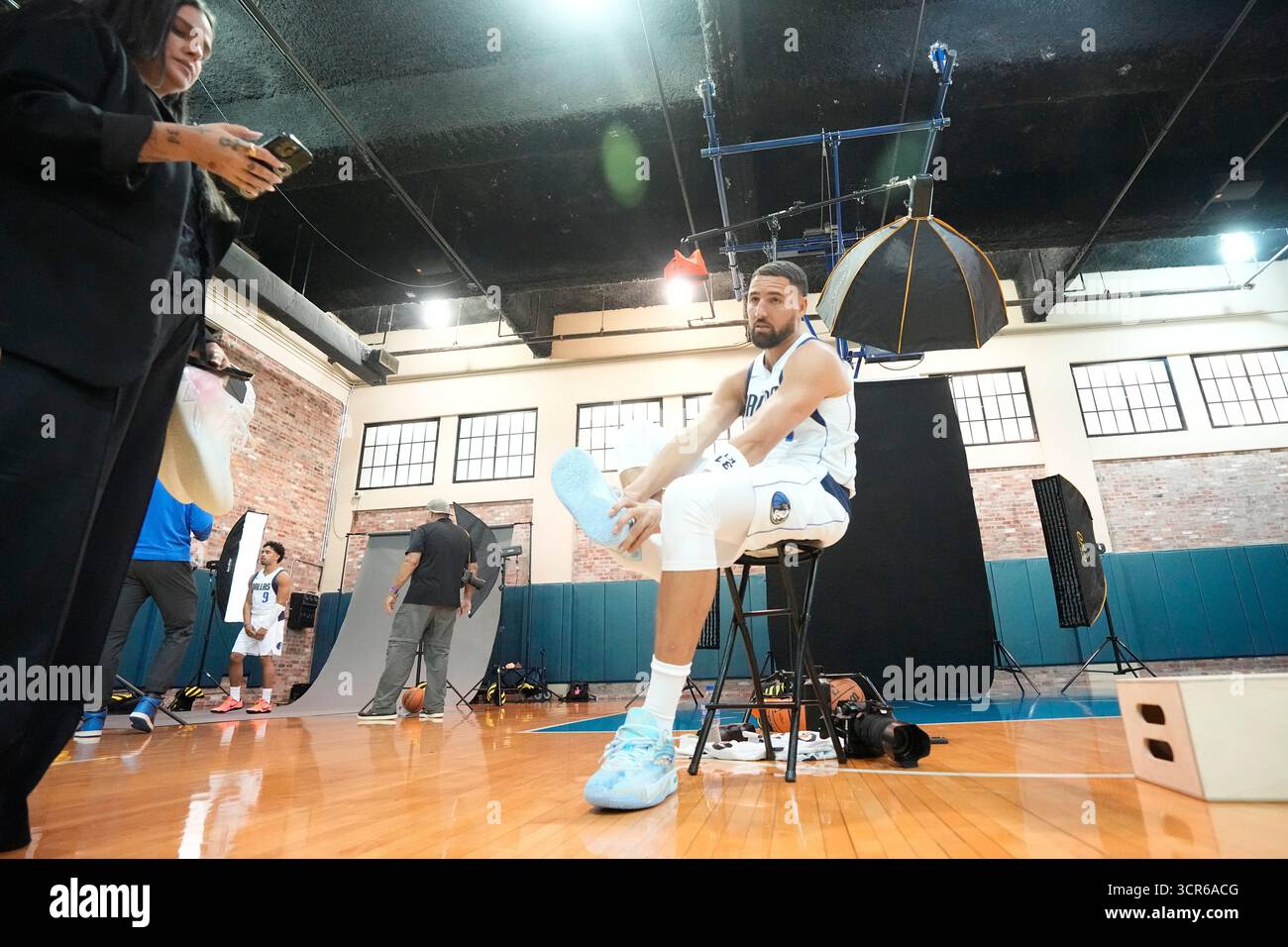 Dallas Mavericks guard Klay Thompson puts on shoes before posing for ...