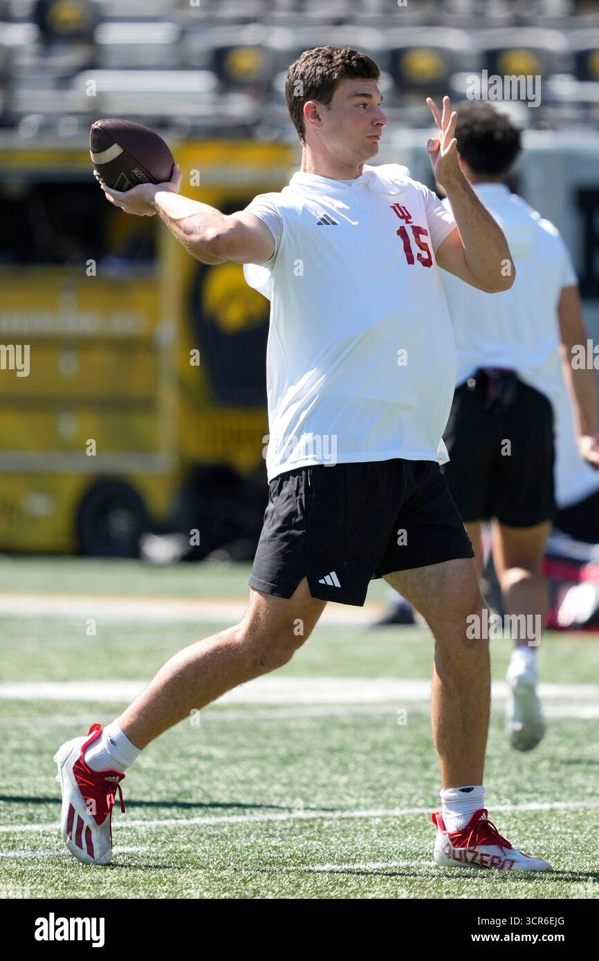 Indiana quarterback Fernando Mendoza warms up before an NCAA college ...