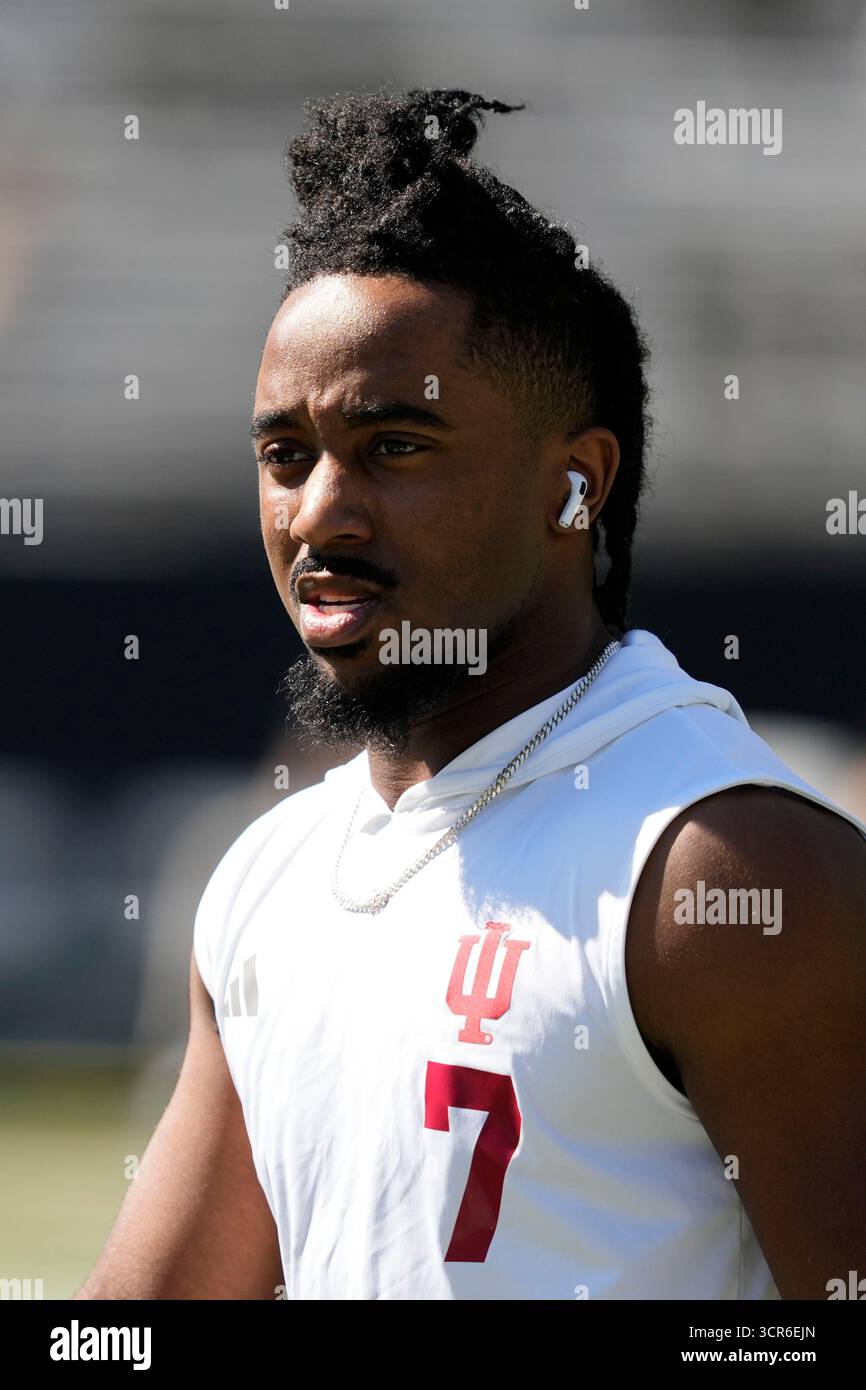 Indiana defensive back Louis Moore warms up before an NCAA college ...
