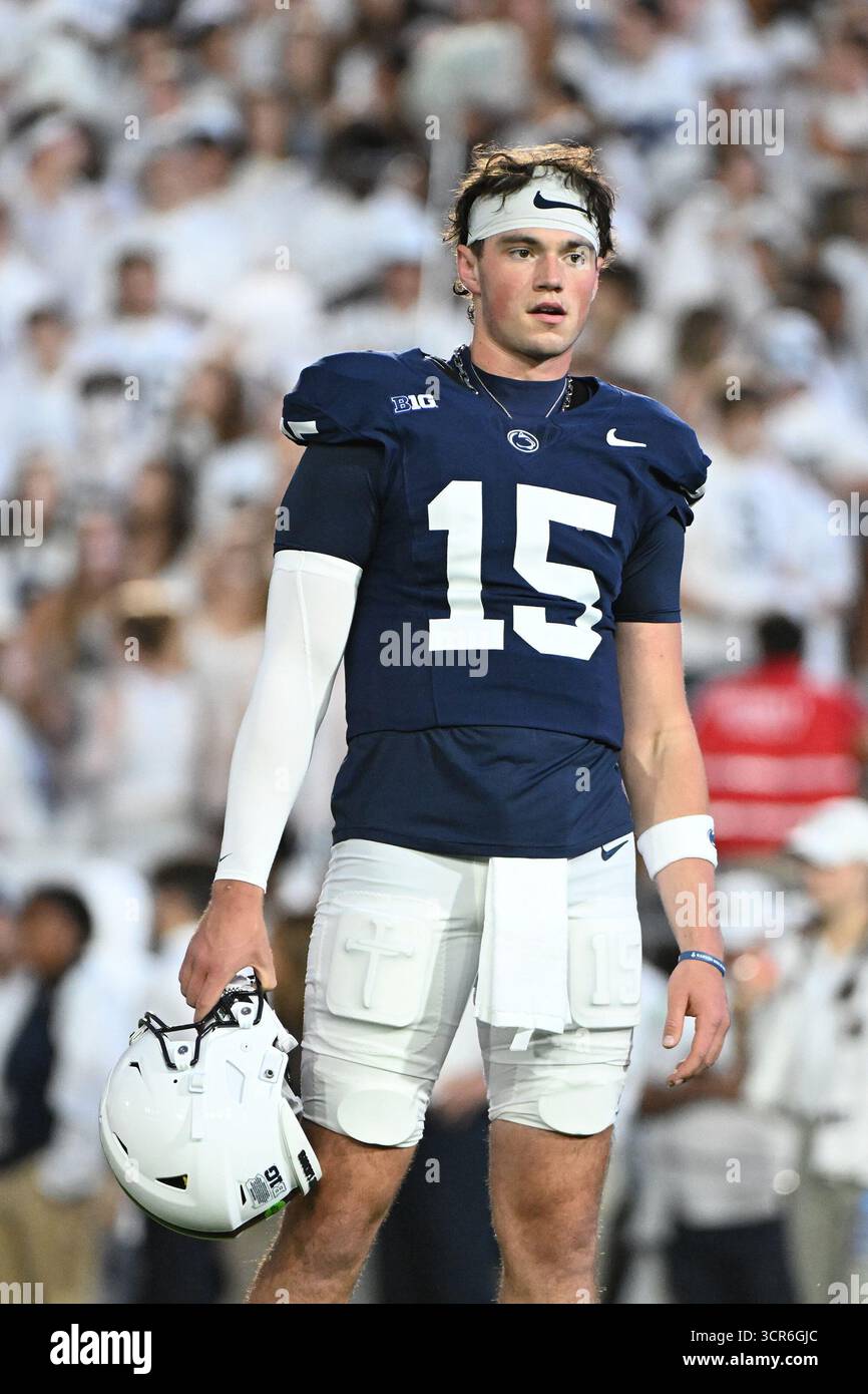 Penn State quarterback Drew Allar (15) warms up against Oregon during their NCAA college ...