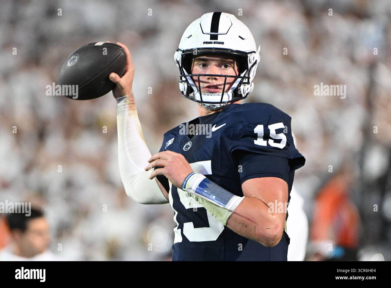 Penn State quarterback Drew Allar (15) warms up between series against ...
