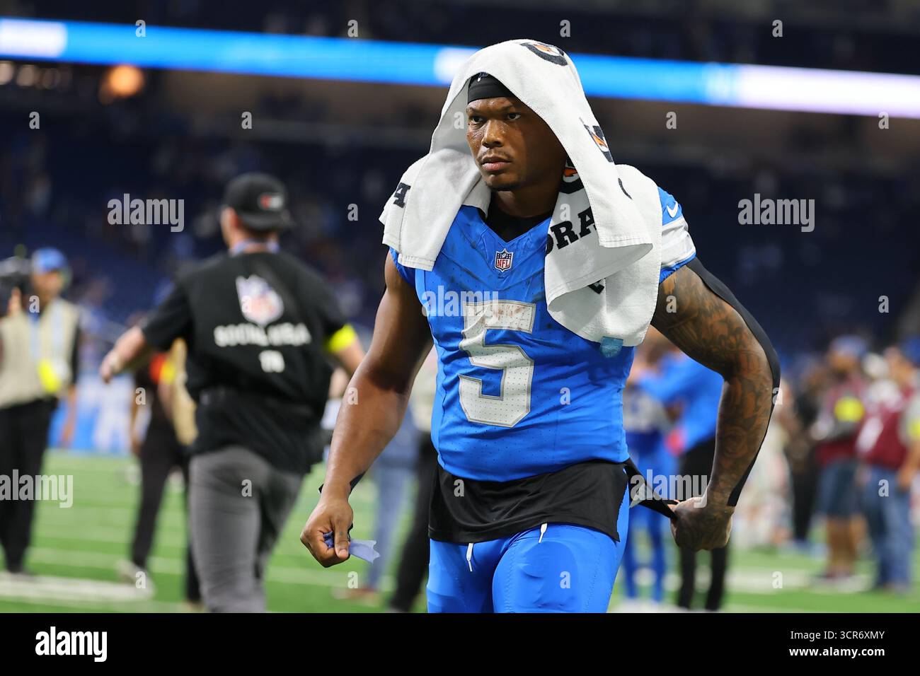 Detroit Lions running back David Montgomery (5) leaves the field ...
