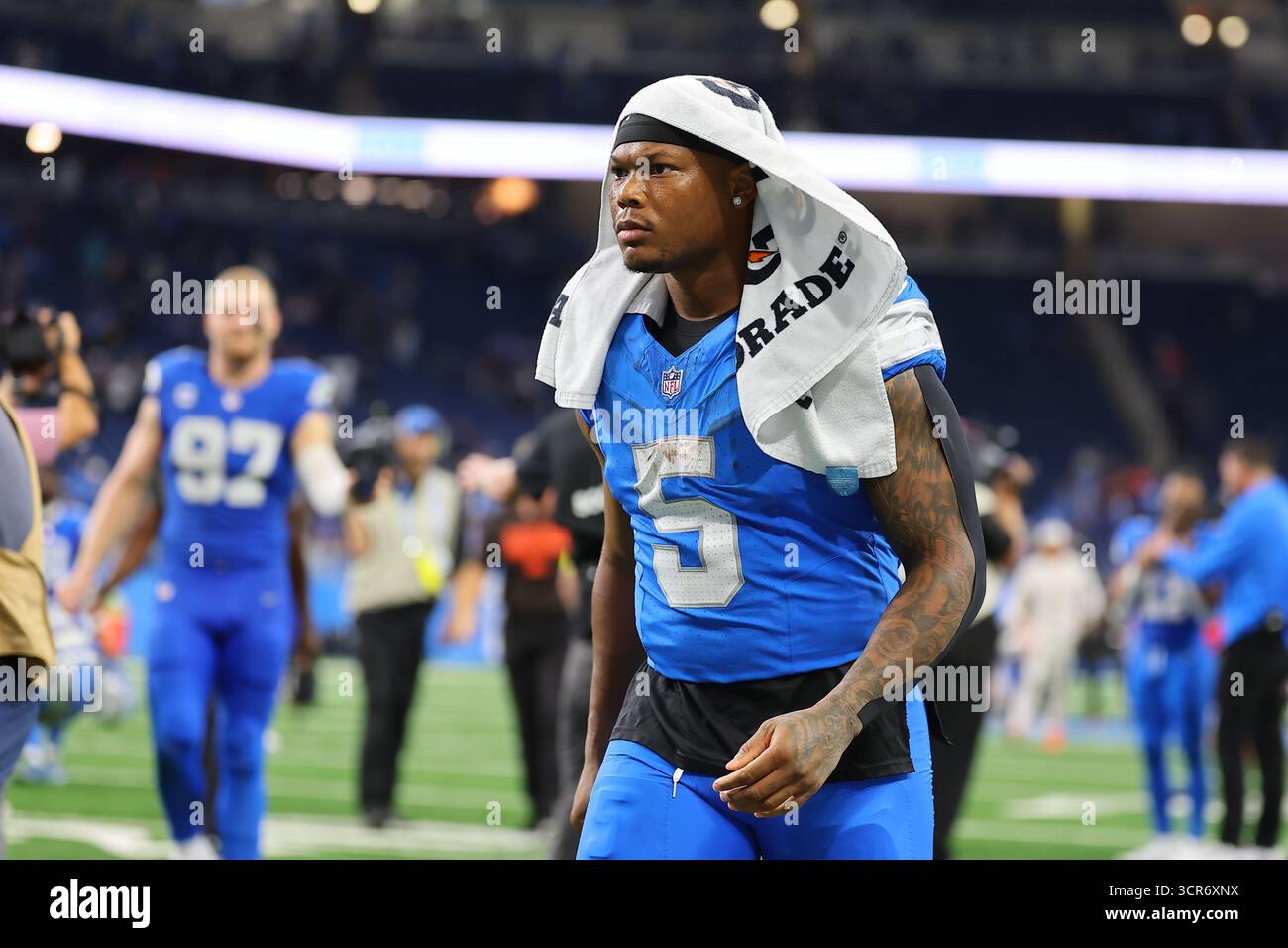 Detroit Lions running back David Montgomery (5) leaves the field ...