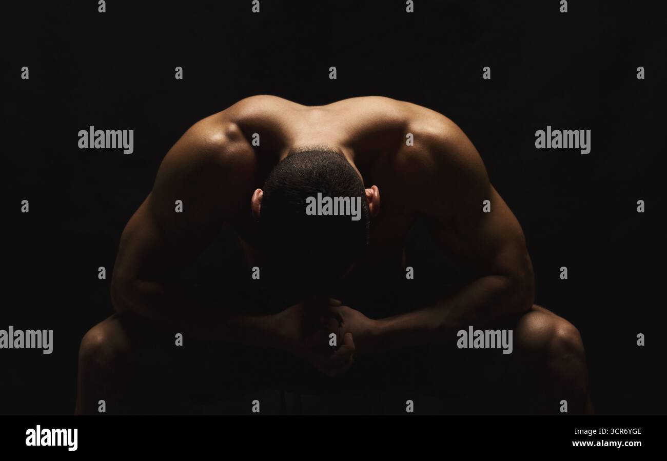 Muscular male figure seated hi-res stock photography and images - Alamy