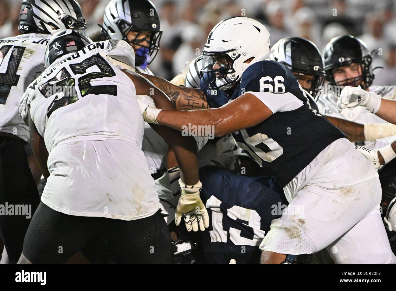 Penn State offensive lineman Drew Shelton (66) blocks Oregon defensive ...