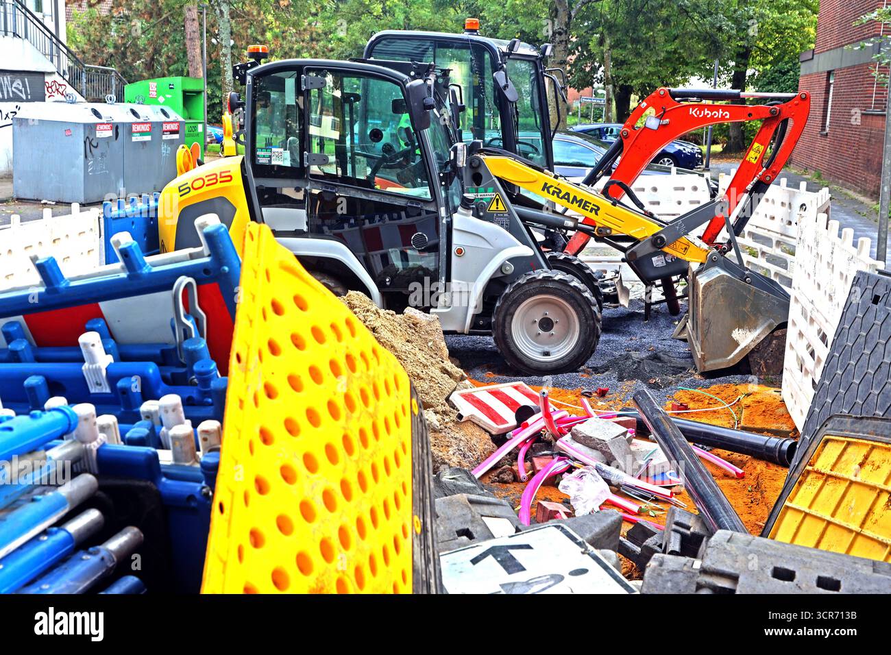 Baumaßnahmen behindern den Verkehrsfluss. Umfangreiche Absperrungen ...