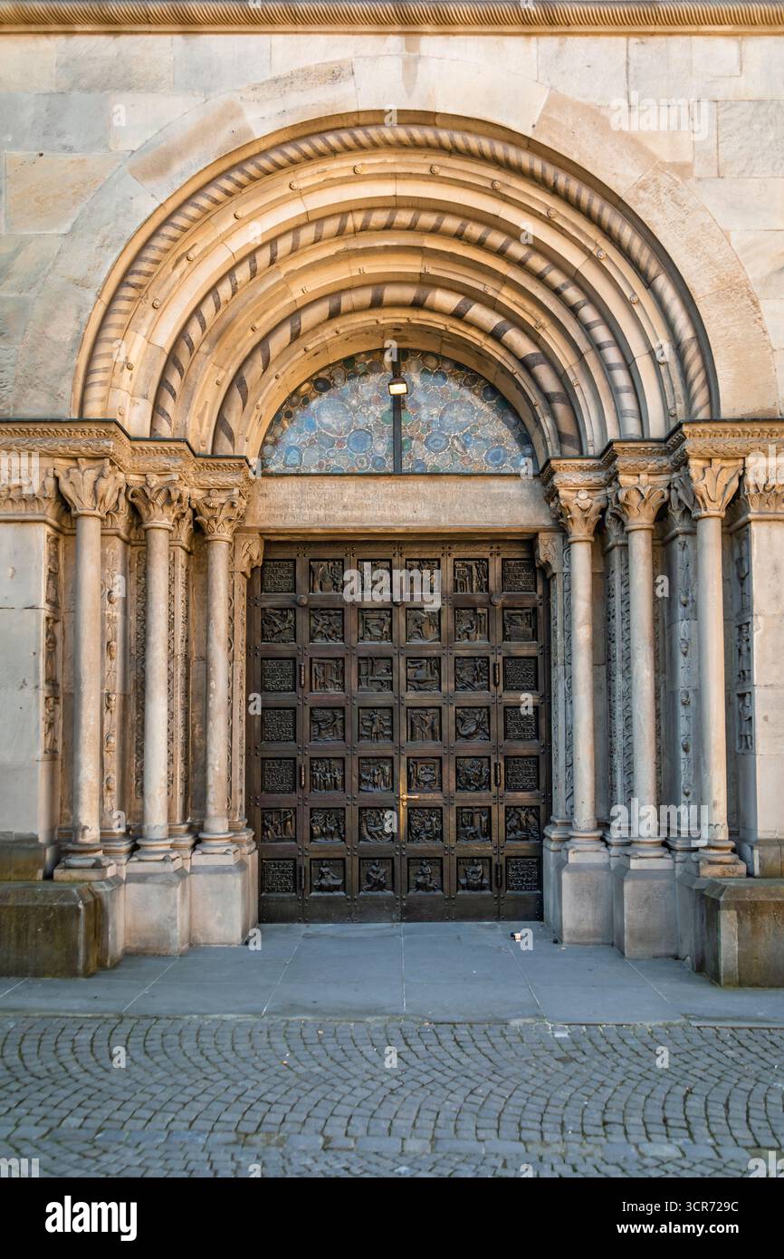 Arched door of a crypt, hi-res stock photography and images - Alamy