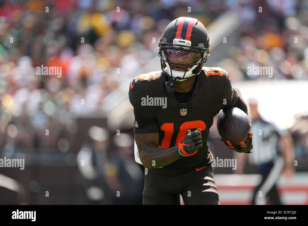 Cleveland Browns wide receiver Isaiah Bond (16) runs downfield after ...