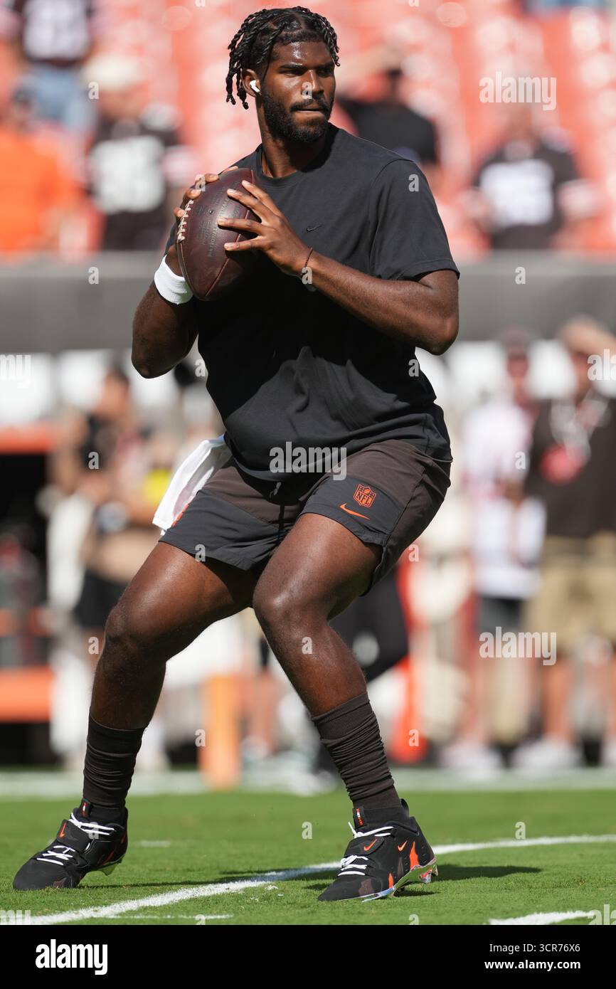 Cleveland Browns quarterback Shedeur Sanders (12) warms up before a ...