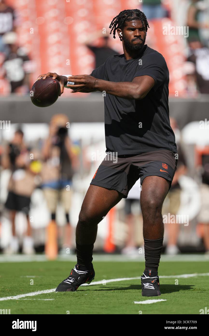 Cleveland Browns quarterback Shedeur Sanders (12) warms up before a ...