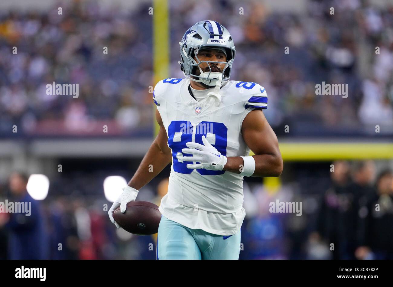 Dallas Cowboys tight end Brevyn Spann-Ford warms up before an NFL ...