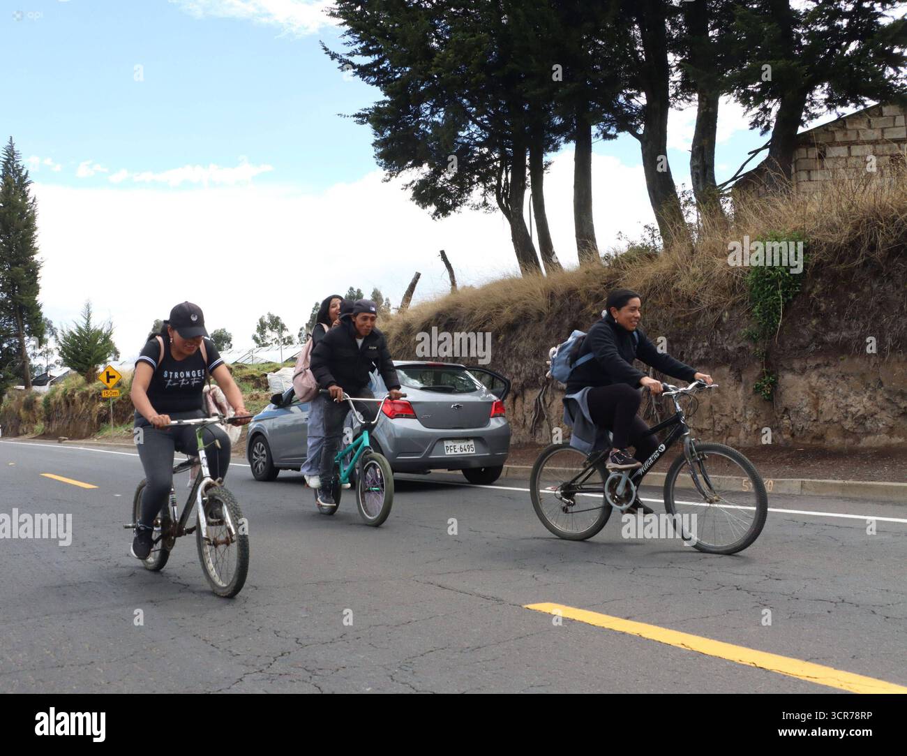 STOP HINDERING MOBILITY IN TABACUNDO Tabacundo, Monday, September 29 ...