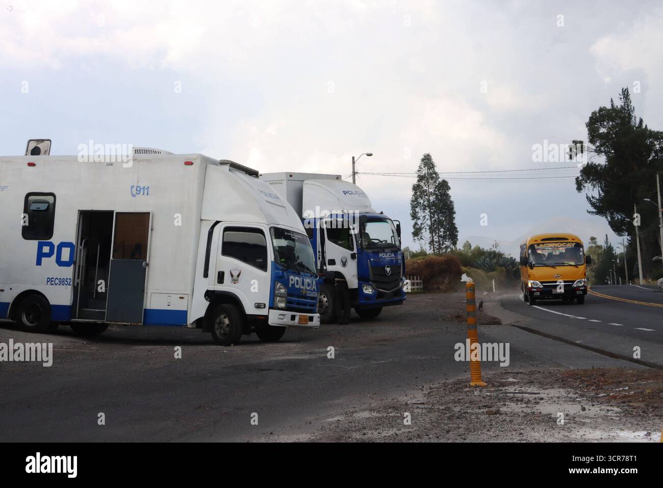STOP HINDERING MOBILITY IN TABACUNDO Tabacundo, Monday, September 29 ...