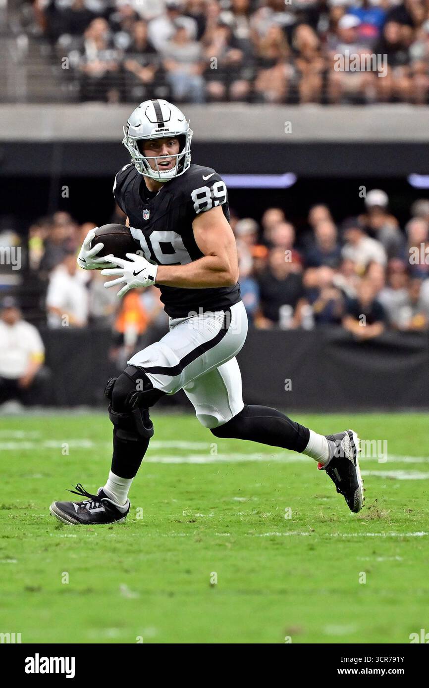 Las Vegas Raiders tight end Brock Bowers (89) runs with the ball ...