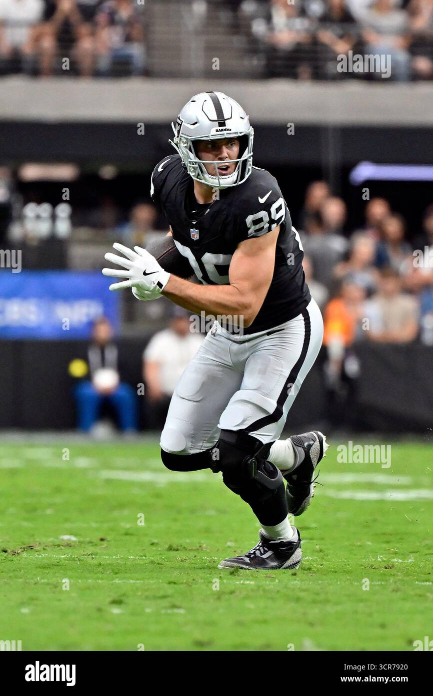 Las Vegas Raiders tight end Brock Bowers (89) runs with the ball ...