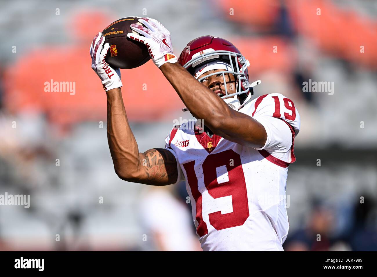CHAMPAIGN, IL - SEPTEMBER 27: USC Trojans WR DJ Jordan (19) warms up ...