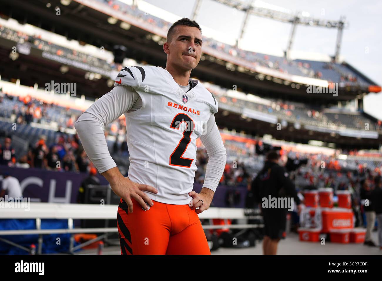 Cincinnati Bengals kicker Evan McPherson (2) warms up before an NFL ...