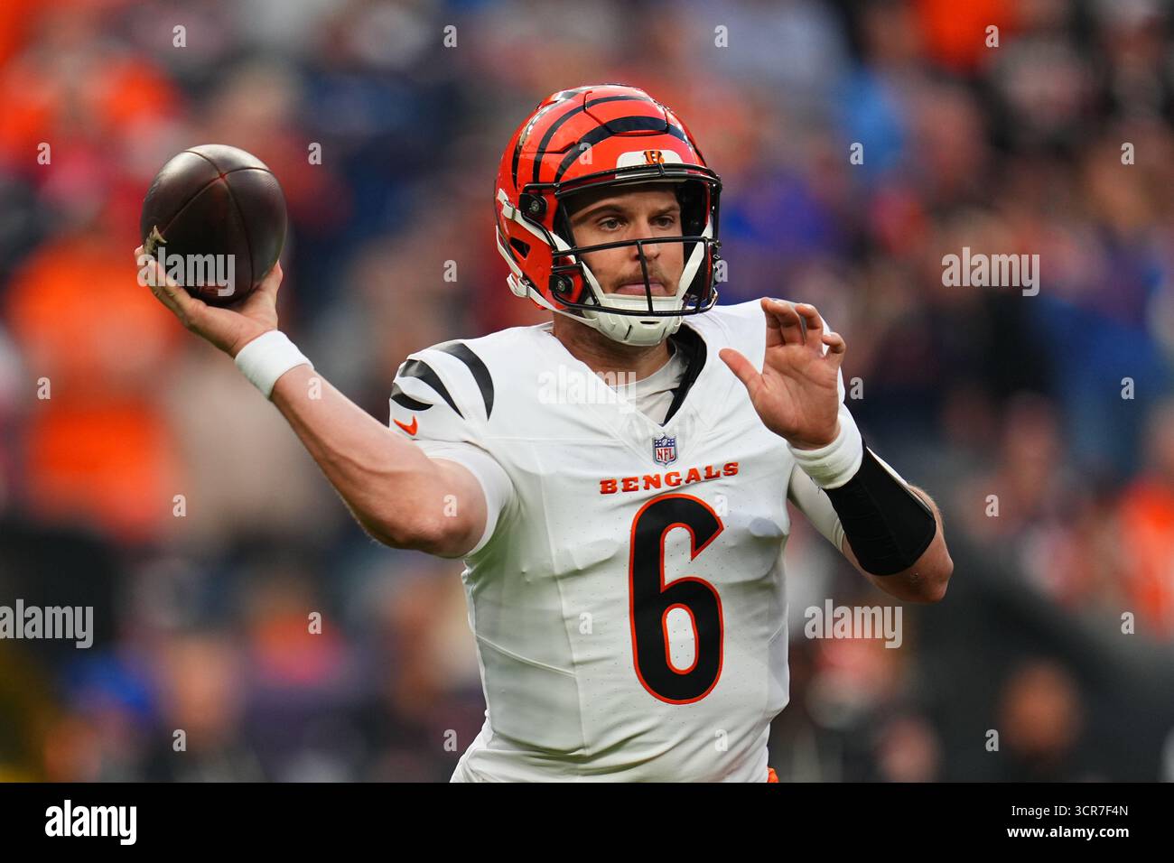 Cincinnati Bengals quarterback Jake Browning (6) throws against the ...