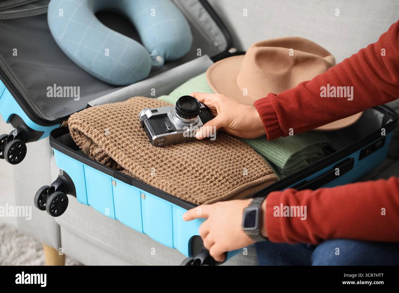Packing itinerary hi-res stock photography and images - Alamy