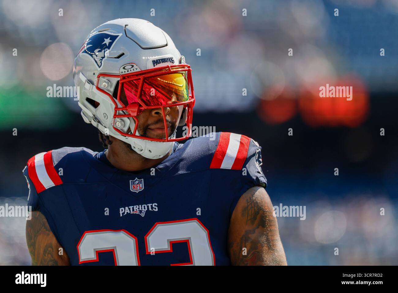 New England Patriots linebacker Anfernee Jennings (33) warms up prior ...