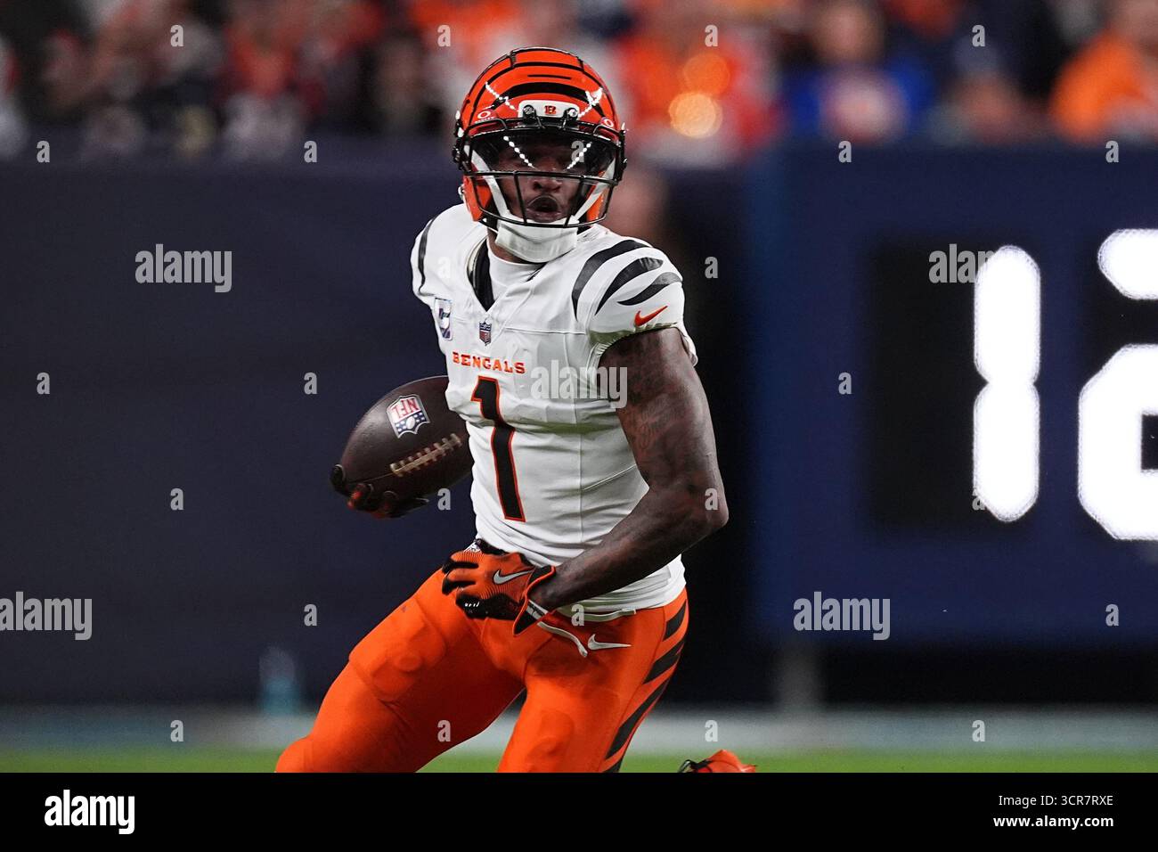 Cincinnati Bengals wide receiver Ja'Marr Chase (1) runs against the ...