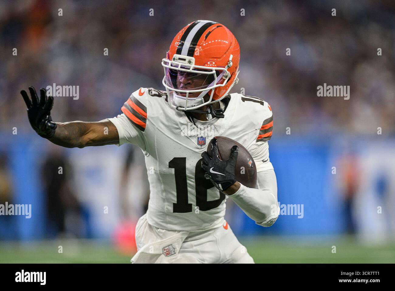 DETROIT, MI - SEPTEMBER 28: Cleveland Browns WR Isaiah Bond (16) looks ...