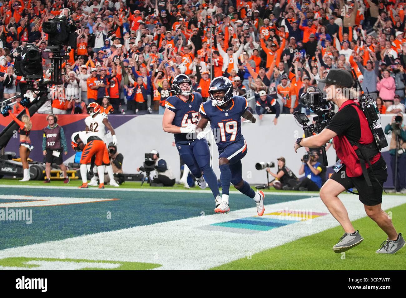 Denver Broncos wide receiver Marvin Mims Jr. (19) runs for a touchdown against the Cincinnati ...