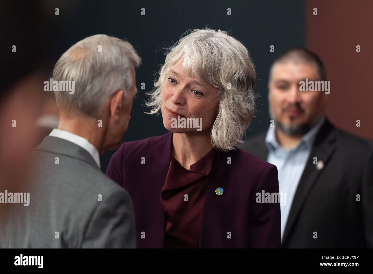 Kaarin Knudson, mayor of Eugene, Ore., with Portland Mayor Keith Wilson ...