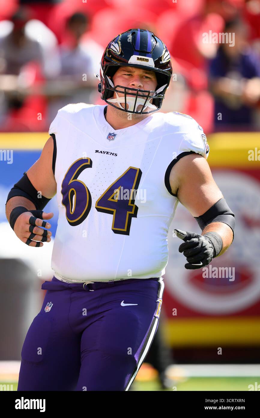 Baltimore Ravens center Tyler Linderbaum runs drills during warmups ...
