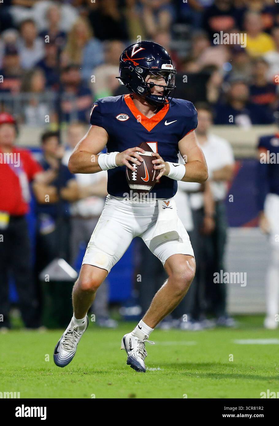 CHARLOTTESVILLE, VA - SEPTEMBER 26: Virginia Cavaliers quarterback ...
