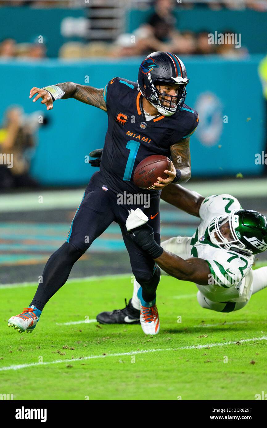 Miami Dolphins quarterback Tua Tagovailoa (1) avoids being sacked by ...